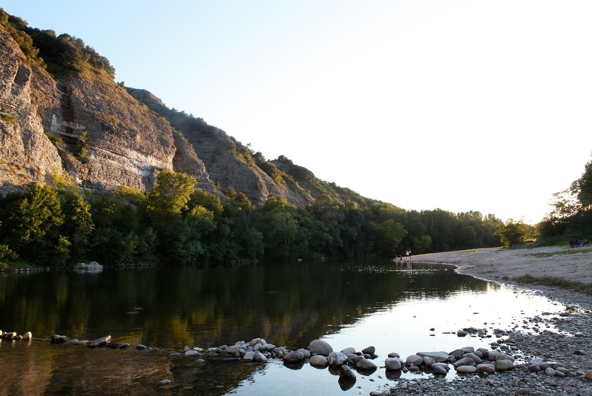 Camping La Grand'Terre Ruoms en bord de rivière, canoë, paddle ...
